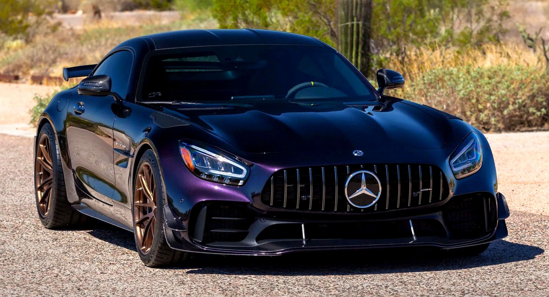 El Mercedes-AMG GT R Pro morado oscuro con carbono se ve casi perfecto - Todo sobre coches