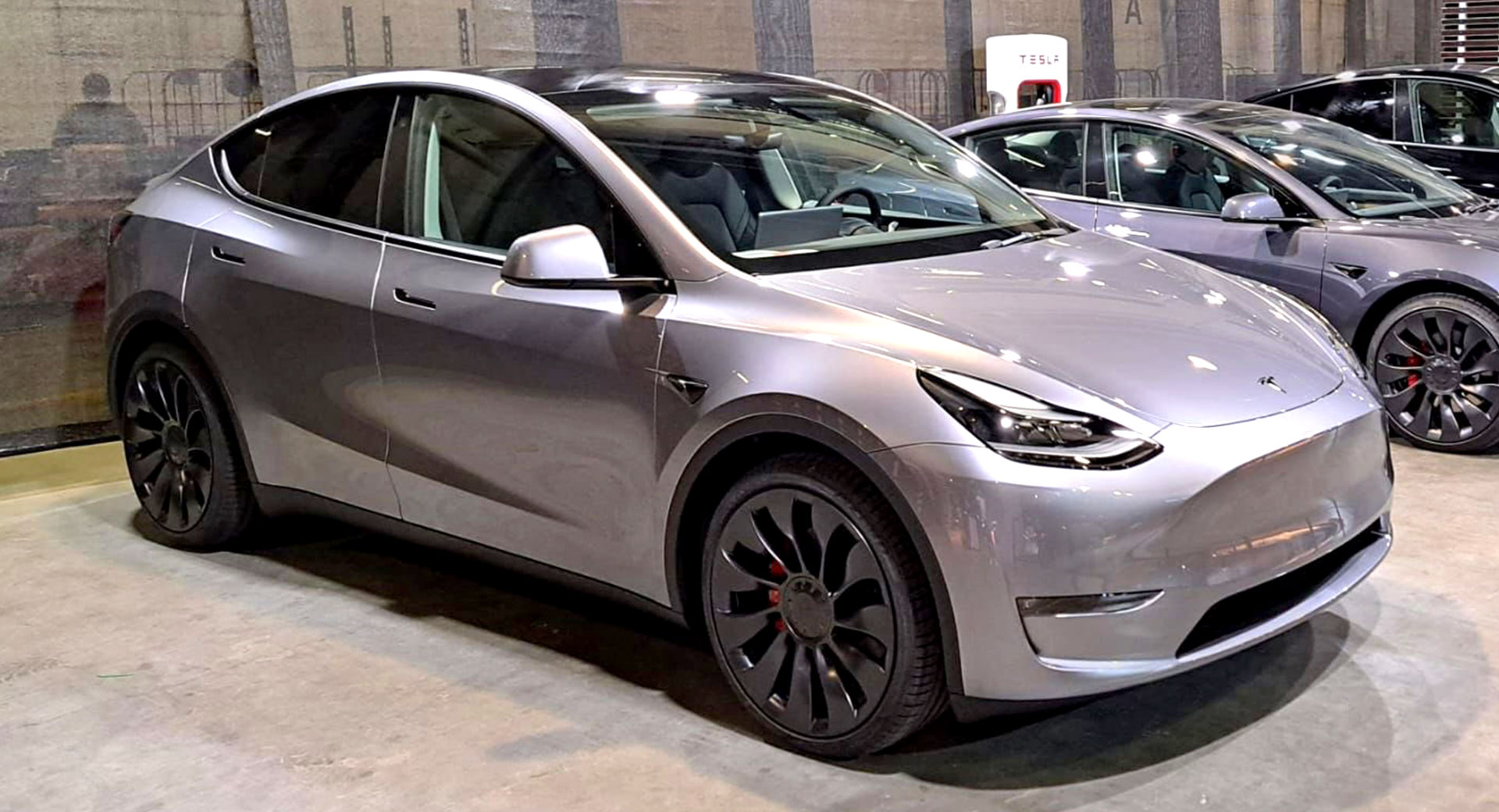 El nuevo color Quicksilver de Tesla en realidad se ve bastante bien ...